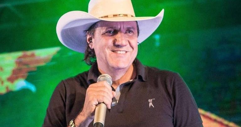 Cantor sertanejo Juliano Cezar morre após sofrer infarto durante show ...